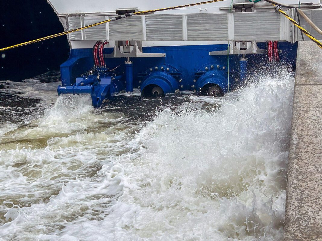 History Made as World’s Largest Battery-Electric Ship Powers Up | Ships ...